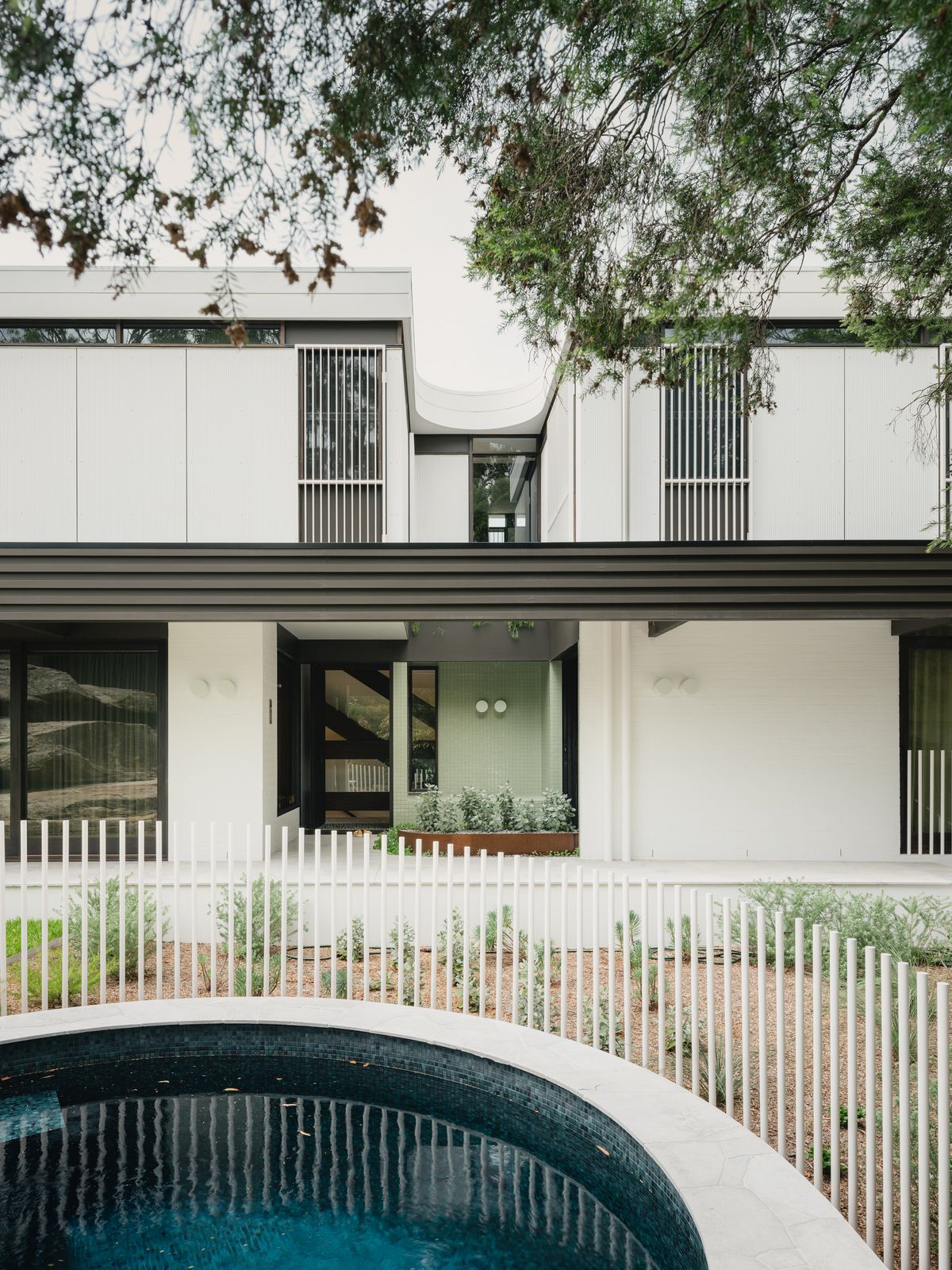 Photo 3 of 23 in A Suburban Home by the Eichler of Australia Is Revived ...