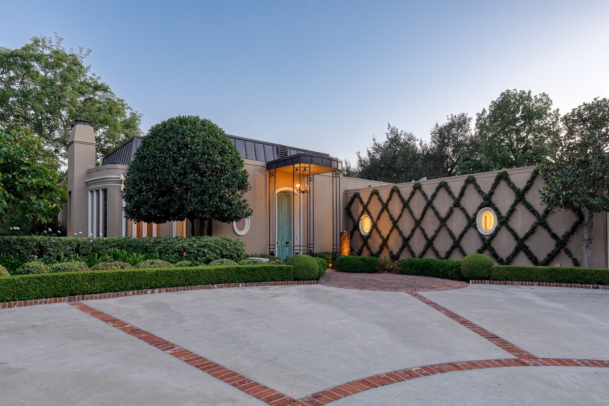 Photo 1 of 10 in John Elgin Woolf-Designed Hollywood Regency Estate ...