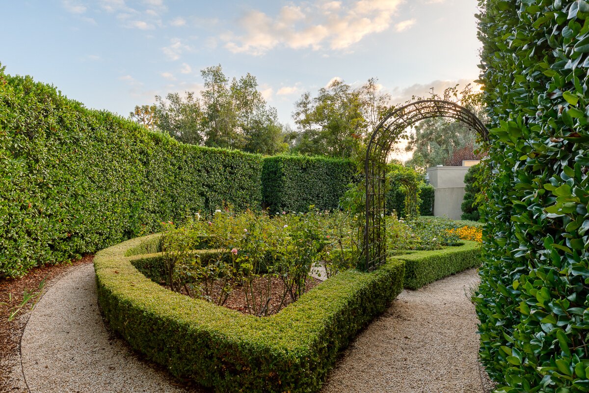 Photo 9 of 10 in John Elgin Woolf-Designed Hollywood Regency Estate ...