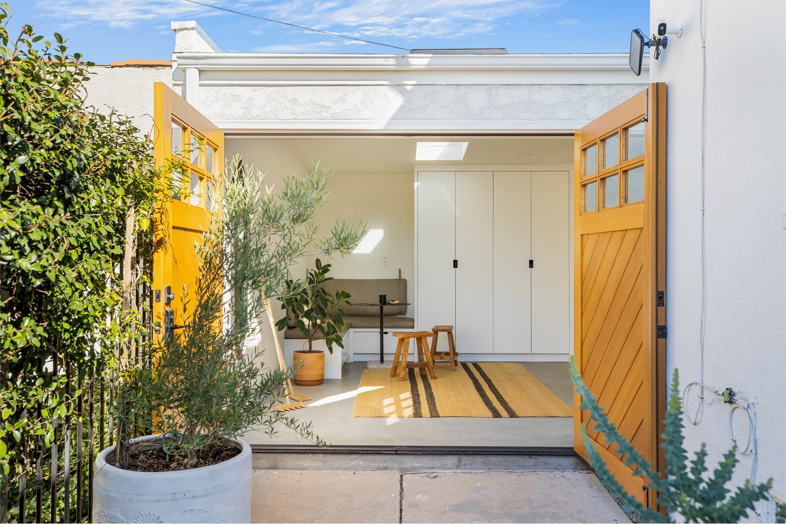 Photo 4 of 12 in Mid-Century Modern Spanish Bungalow Listed For ...