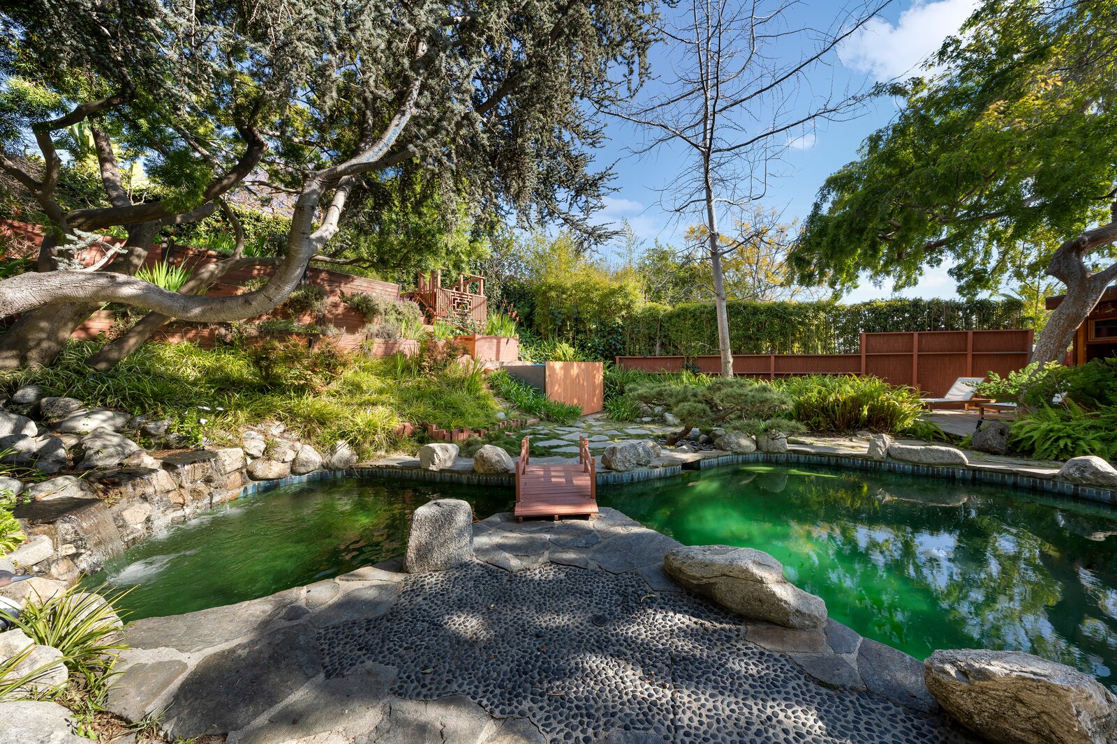 Photo 12 of 14 in Secluded Mid-Century Modern Compound Boasting 800 ...