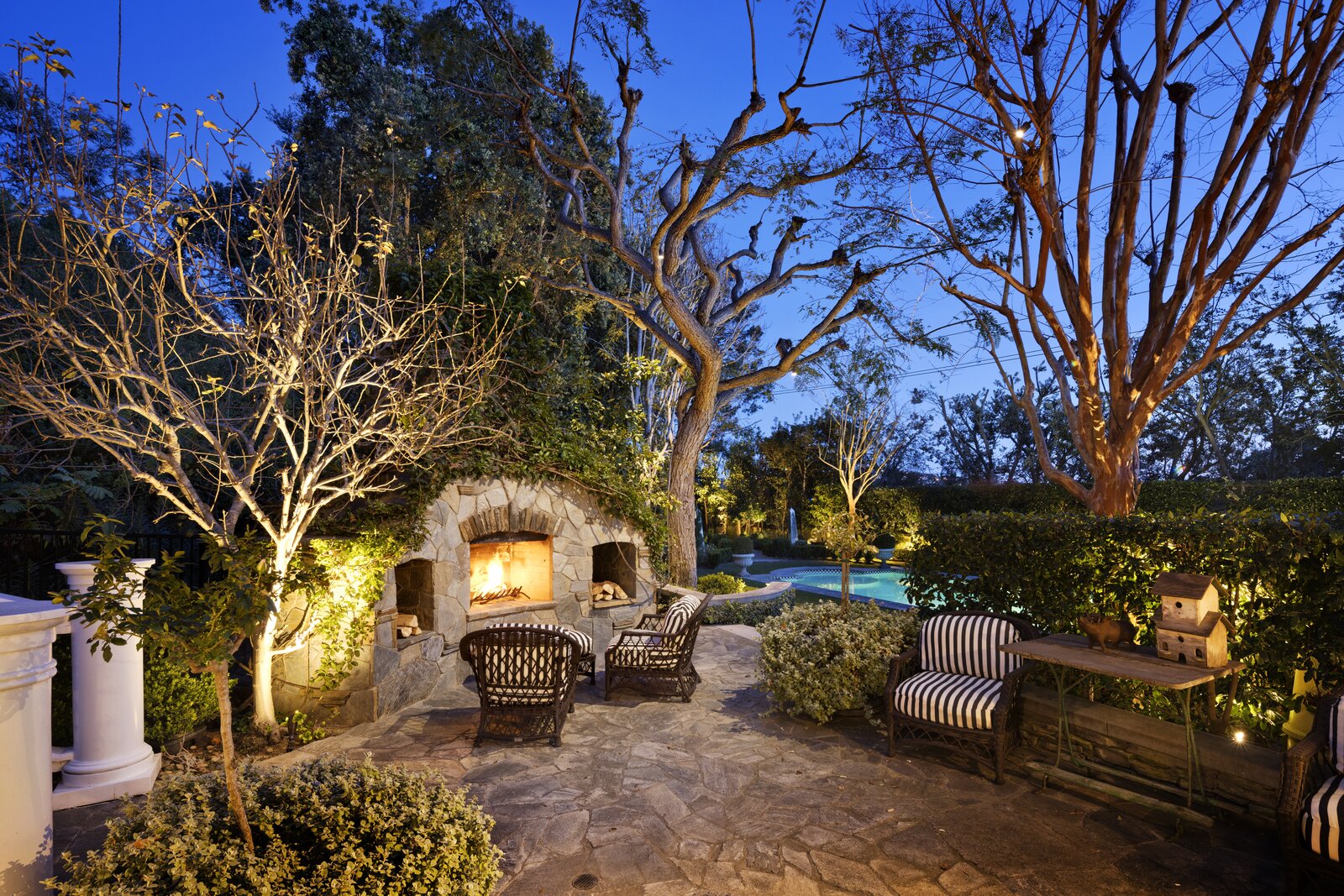 Photo 8 of 11 in Georgian-Inspired Corona del Mar Estate With Panoramic ...