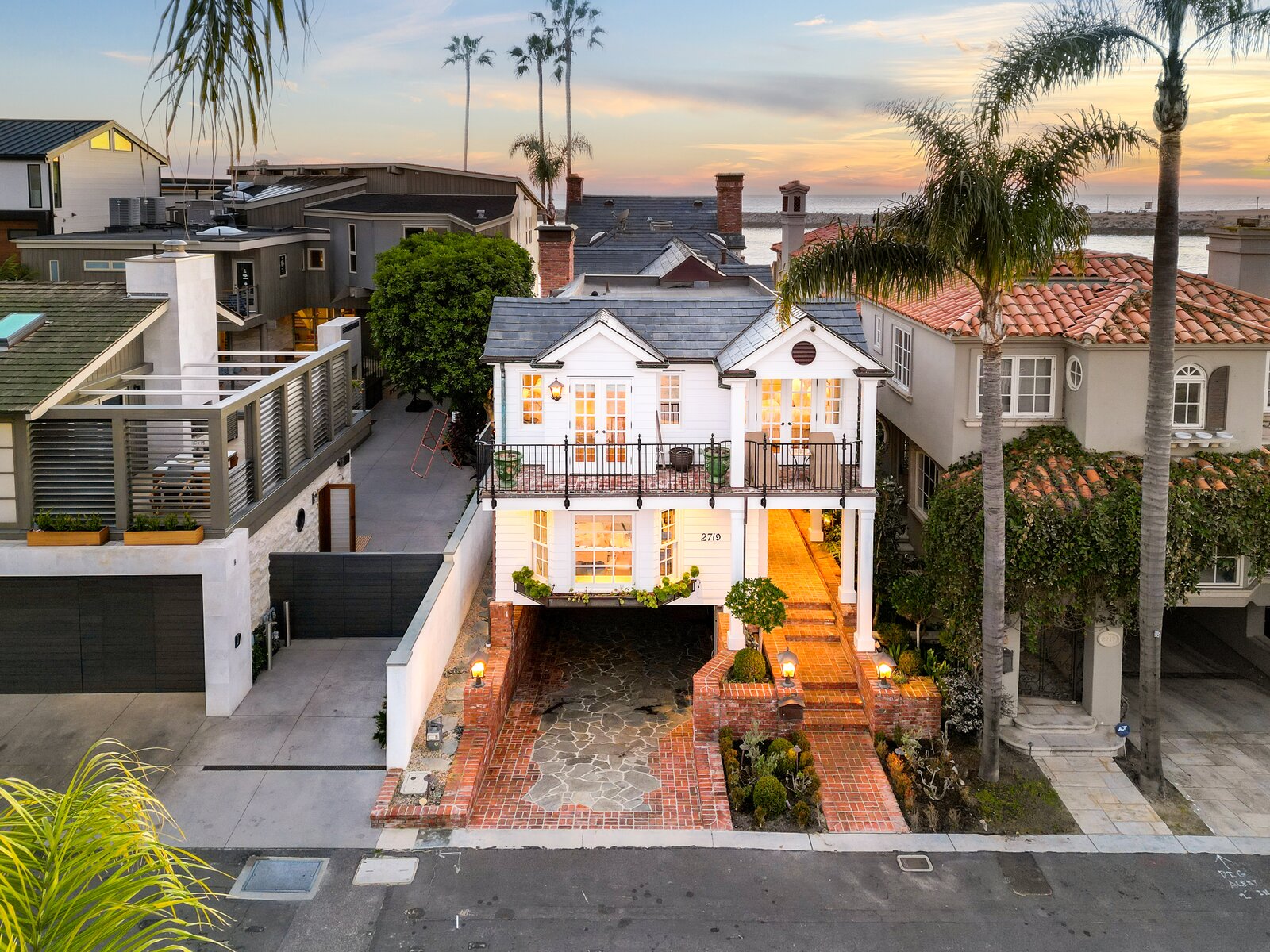 Photo 2 of 17 in Rare New England Coastal-Inspired Residence in Corona ...