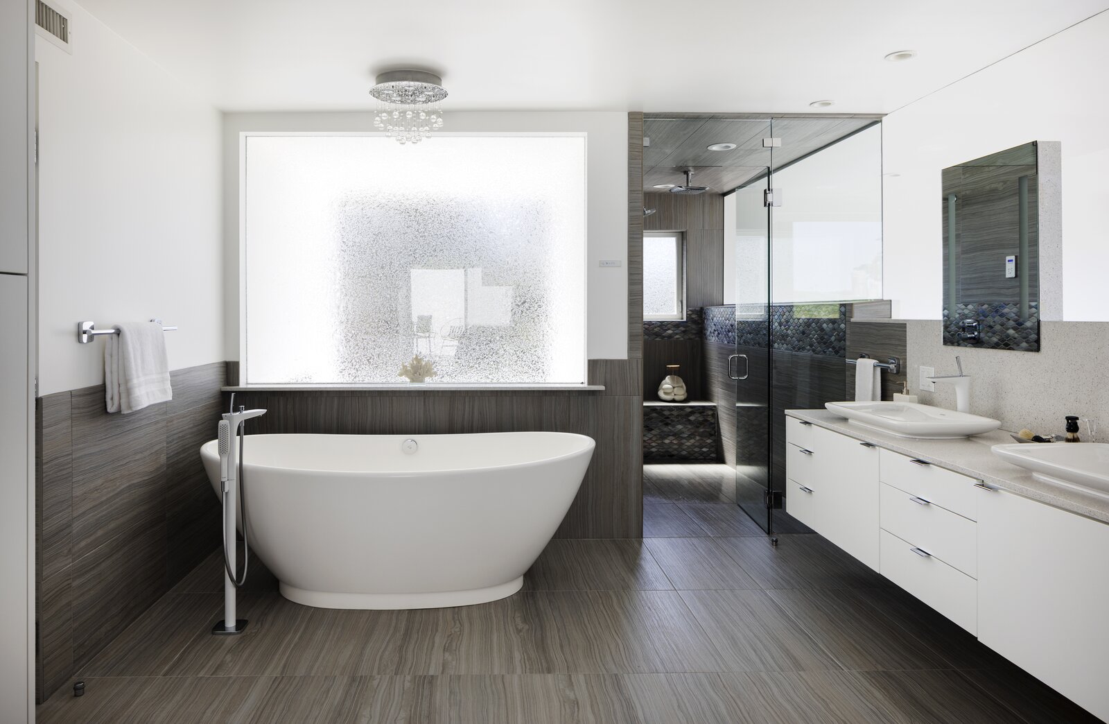 Photo 8 of 15 in Del Mar Compound With 180-Degree Views Lists For $10 ...