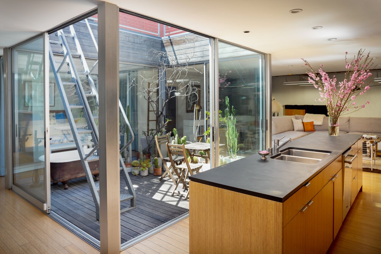 Photo 3 of 11 in Modern Eco-Friendly Live/Work Warehouse in University ...