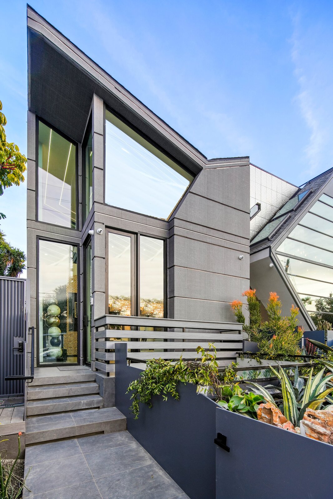 Photo 1 of 11 in First in a Trilogy of Venice Homes Named “The Glass ...