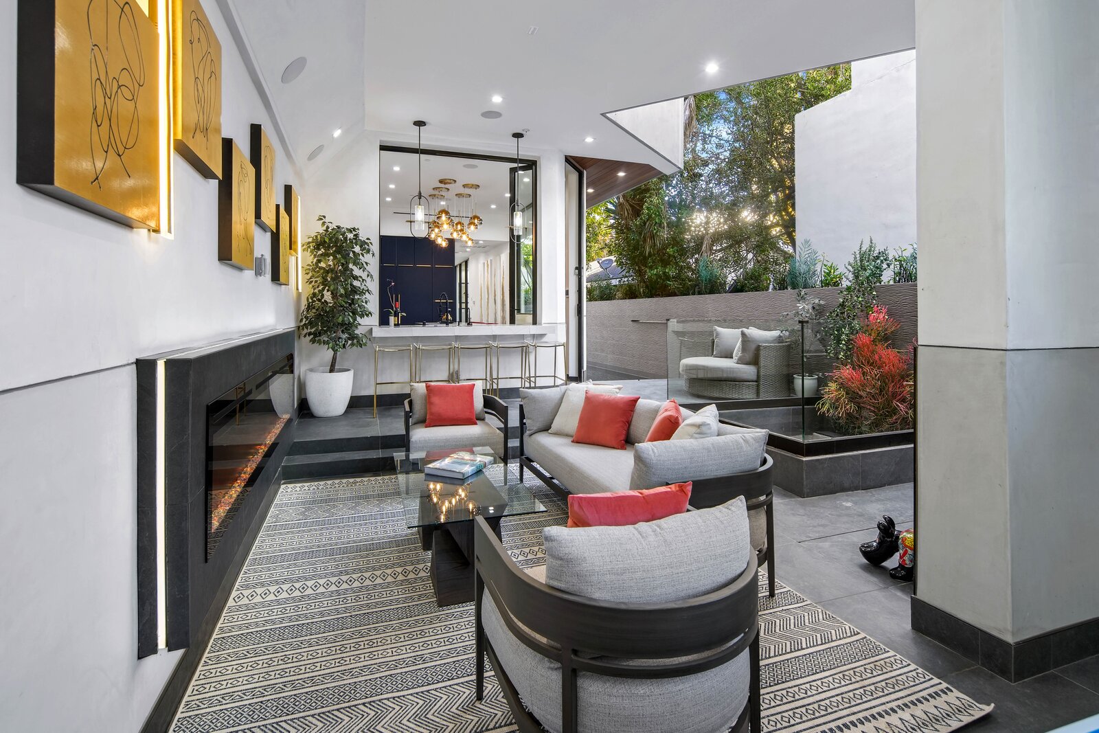 Photo 5 of 11 in First in a Trilogy of Venice Homes Named “The Glass ...