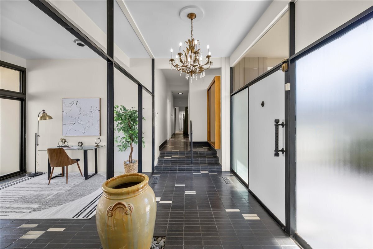 Photo 3 of 13 in Richard Dorman-Designed Architectural Masterpiece in ...