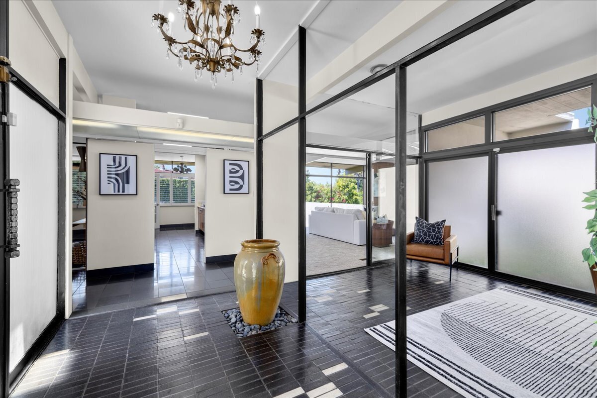 Photo 4 of 13 in Richard Dorman-Designed Architectural Masterpiece in ...