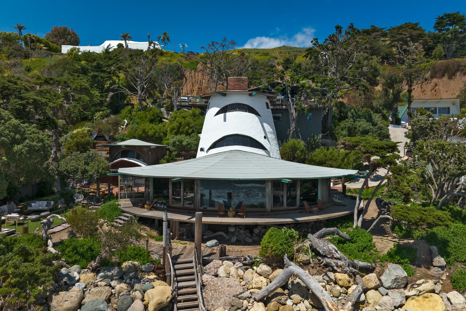 Photo 1 of 16 in Harry Gesner’s Iconic Beachfront Sandcastle House in ...