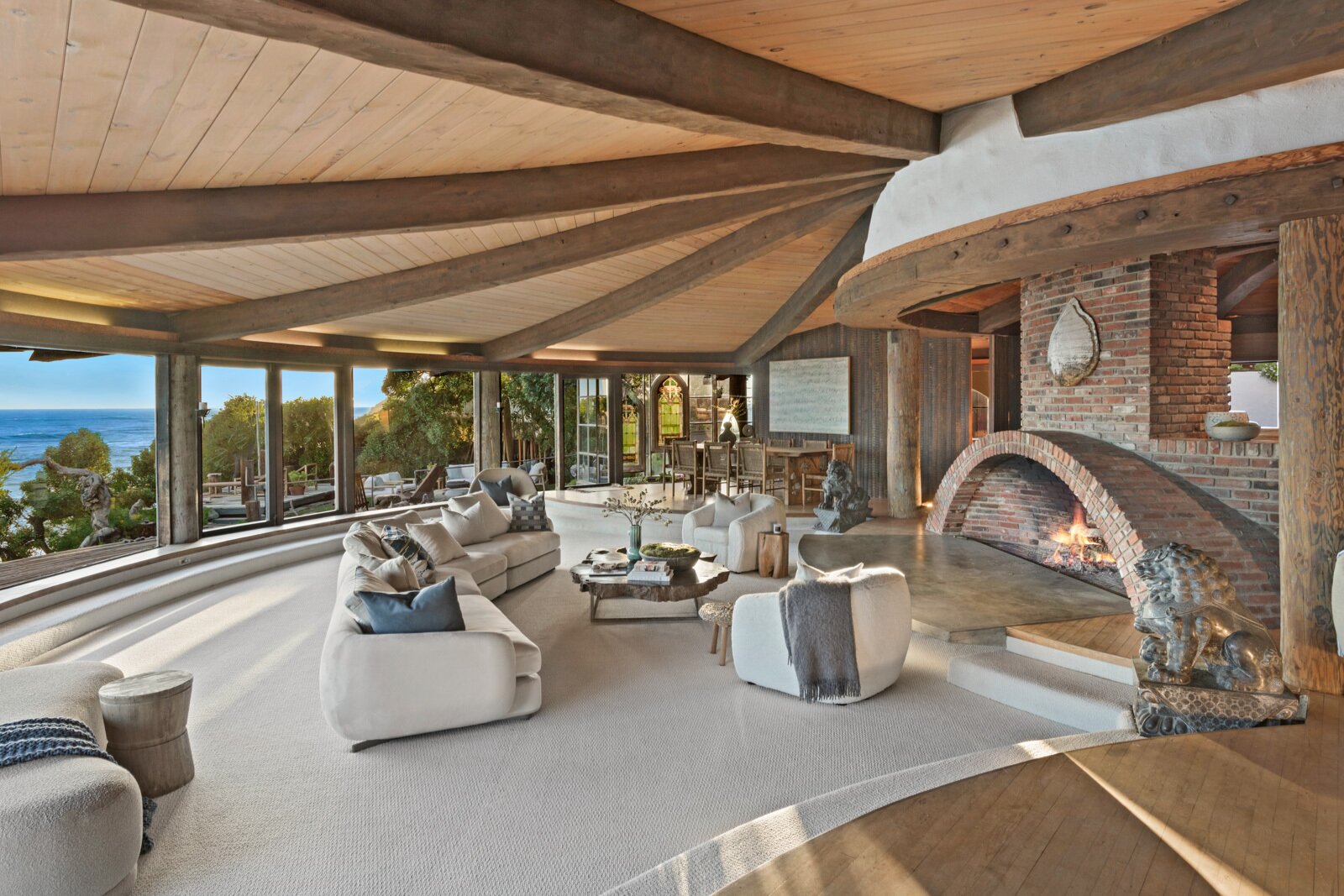 Photo 3 of 16 in Harry Gesner’s Iconic Beachfront Sandcastle House in ...