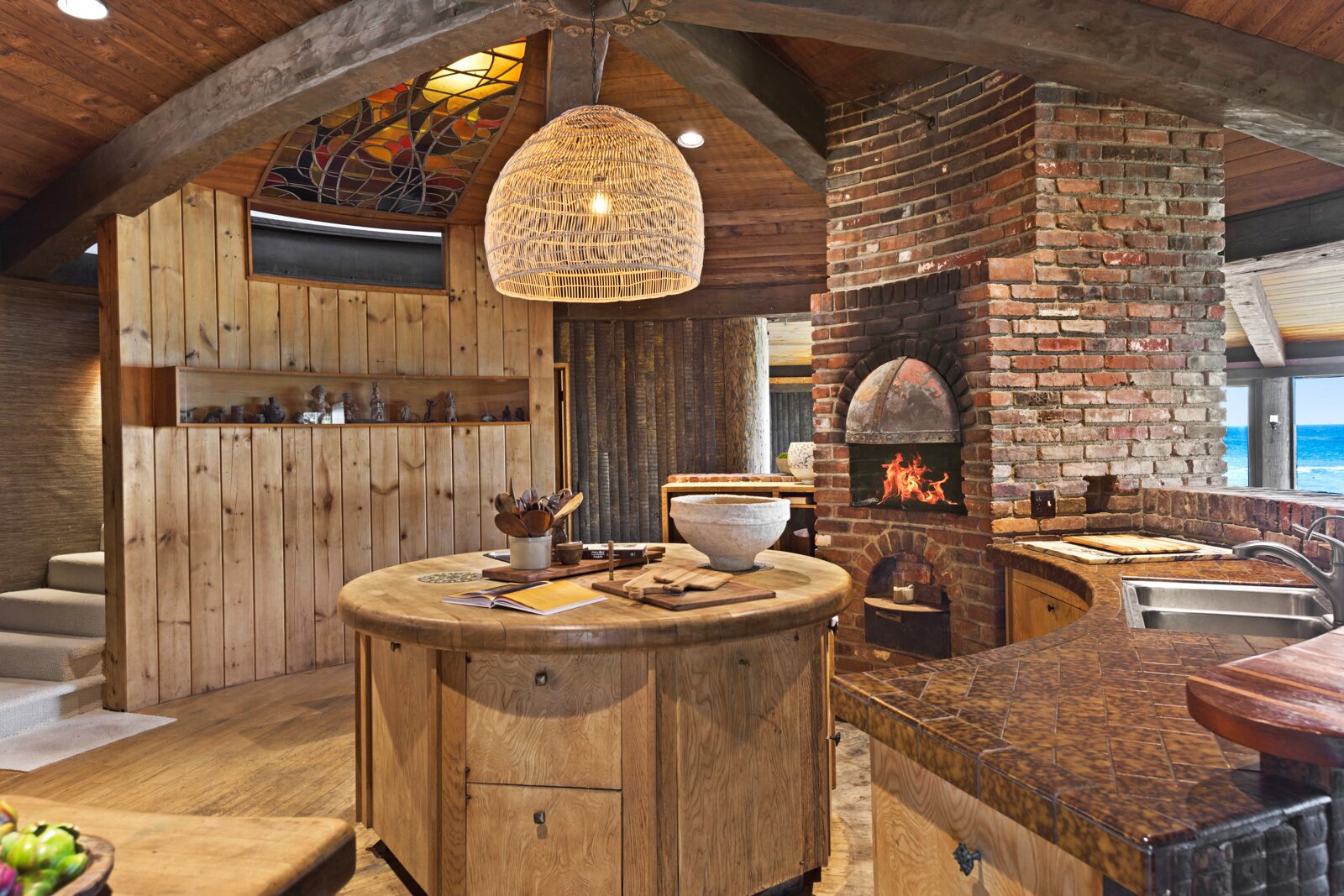 Photo 5 of 16 in Harry Gesner’s Iconic Beachfront Sandcastle House in ...