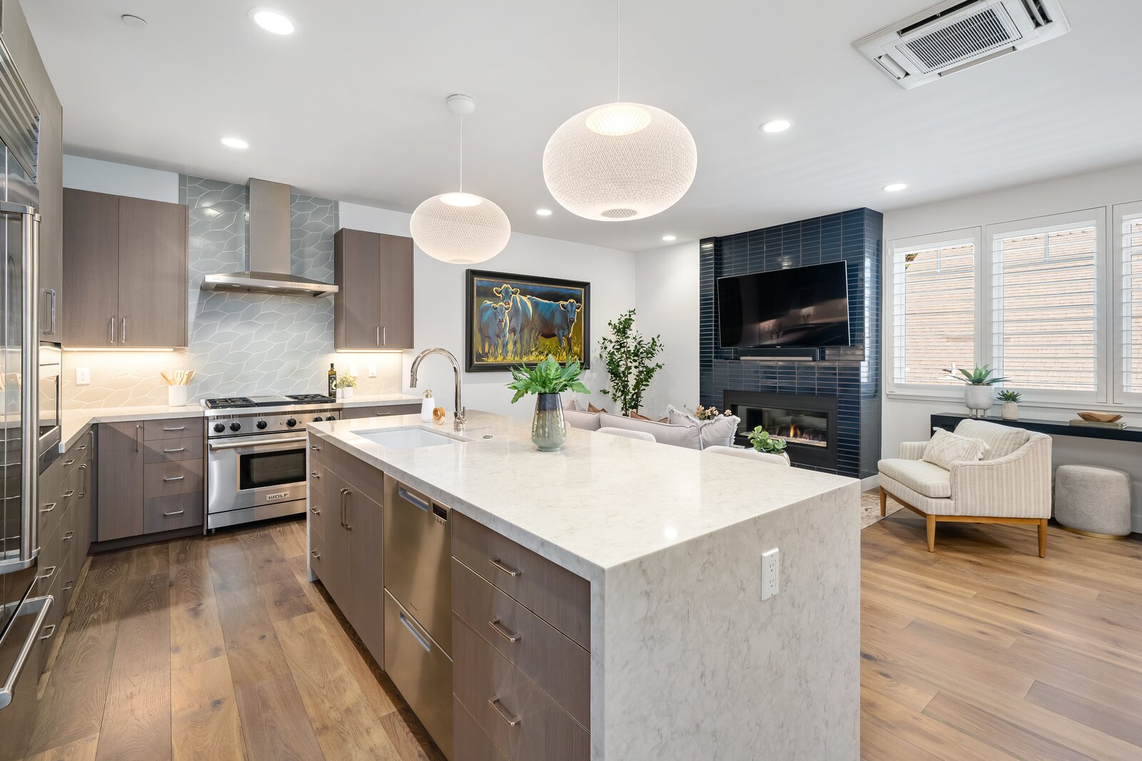 Photo 6 of 11 in Reimagined Three-Bedroom Residence in Downtown San ...