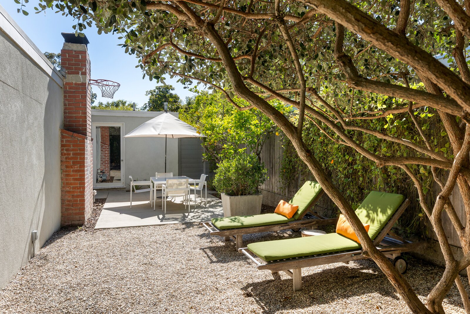 Photo 4 of 10 in Modernique Homes, 1948. Gregory Ain-Designed Mar Vista ...