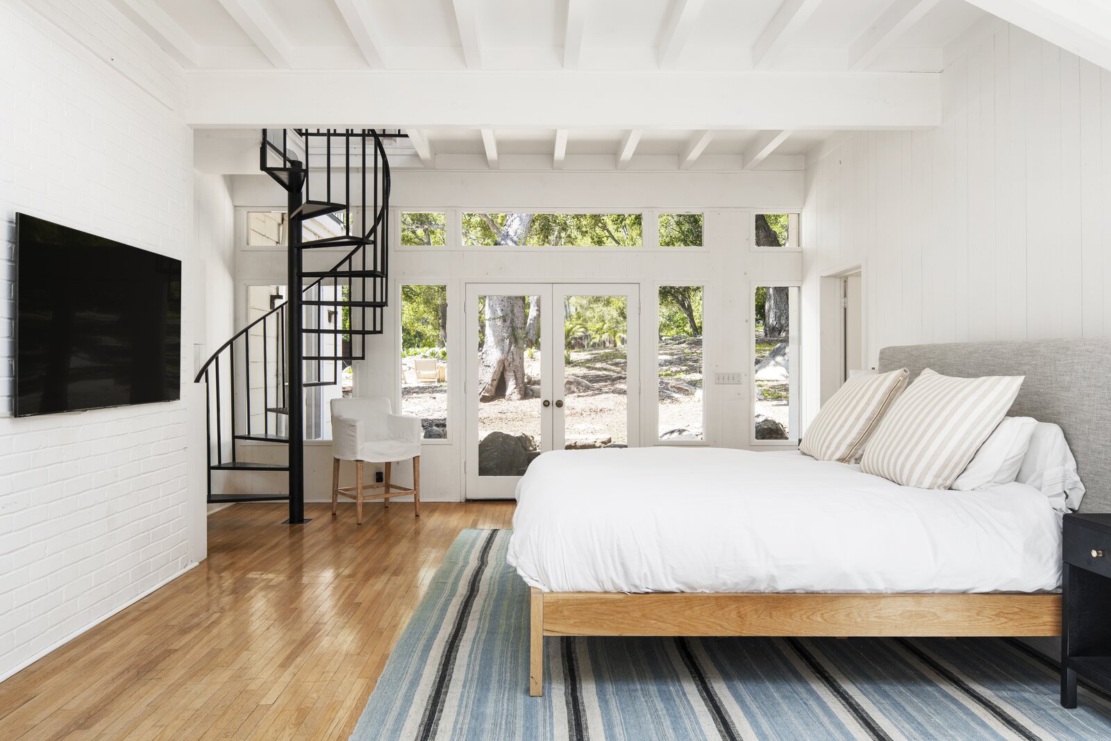 Photo 6 of 8 in Former Home of “The Eagles” Guitarist Joe Walsh Lists ...