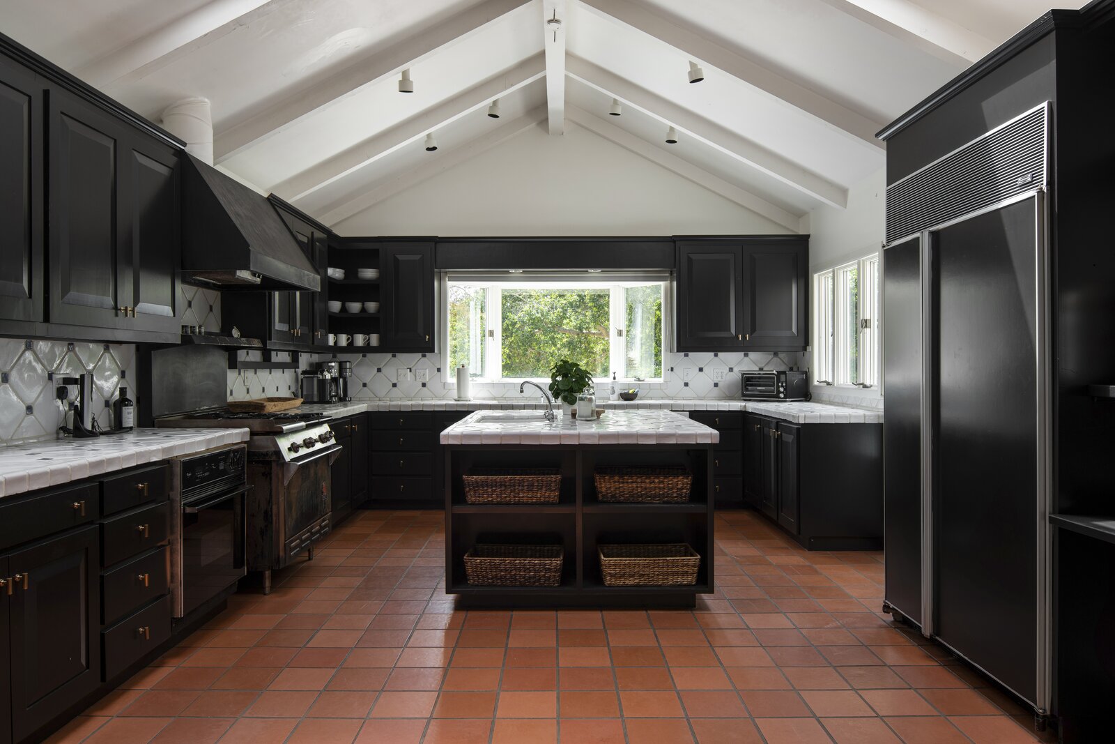 Photo 5 of 8 in Former Home of “The Eagles” Guitarist Joe Walsh Lists ...