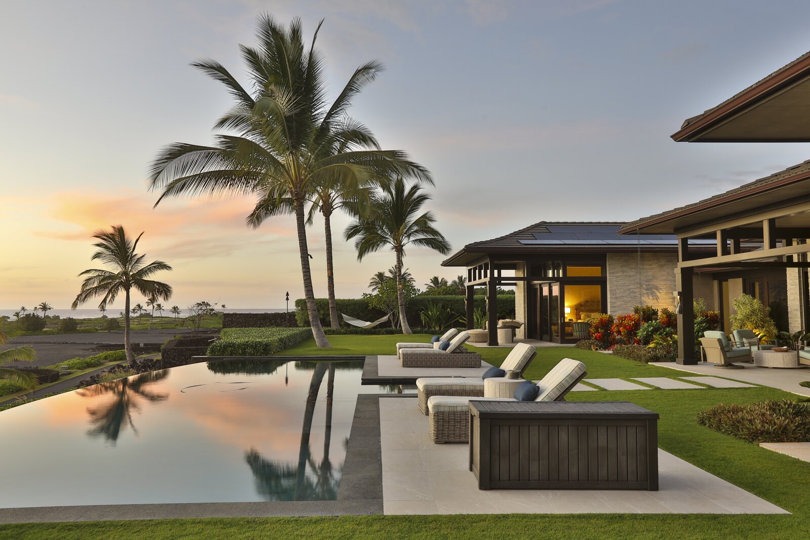Photo 3 of 10 in Rare Oceanfront Contemporary Residence in Hawaii’s ...