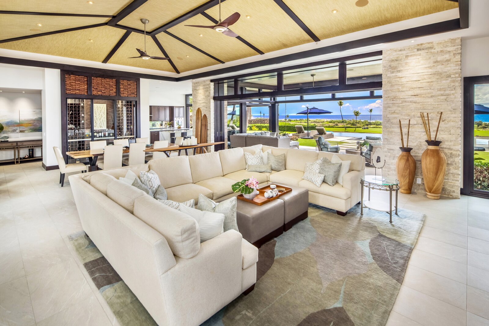 Photo 9 of 10 in Rare Oceanfront Contemporary Residence in Hawaii’s ...