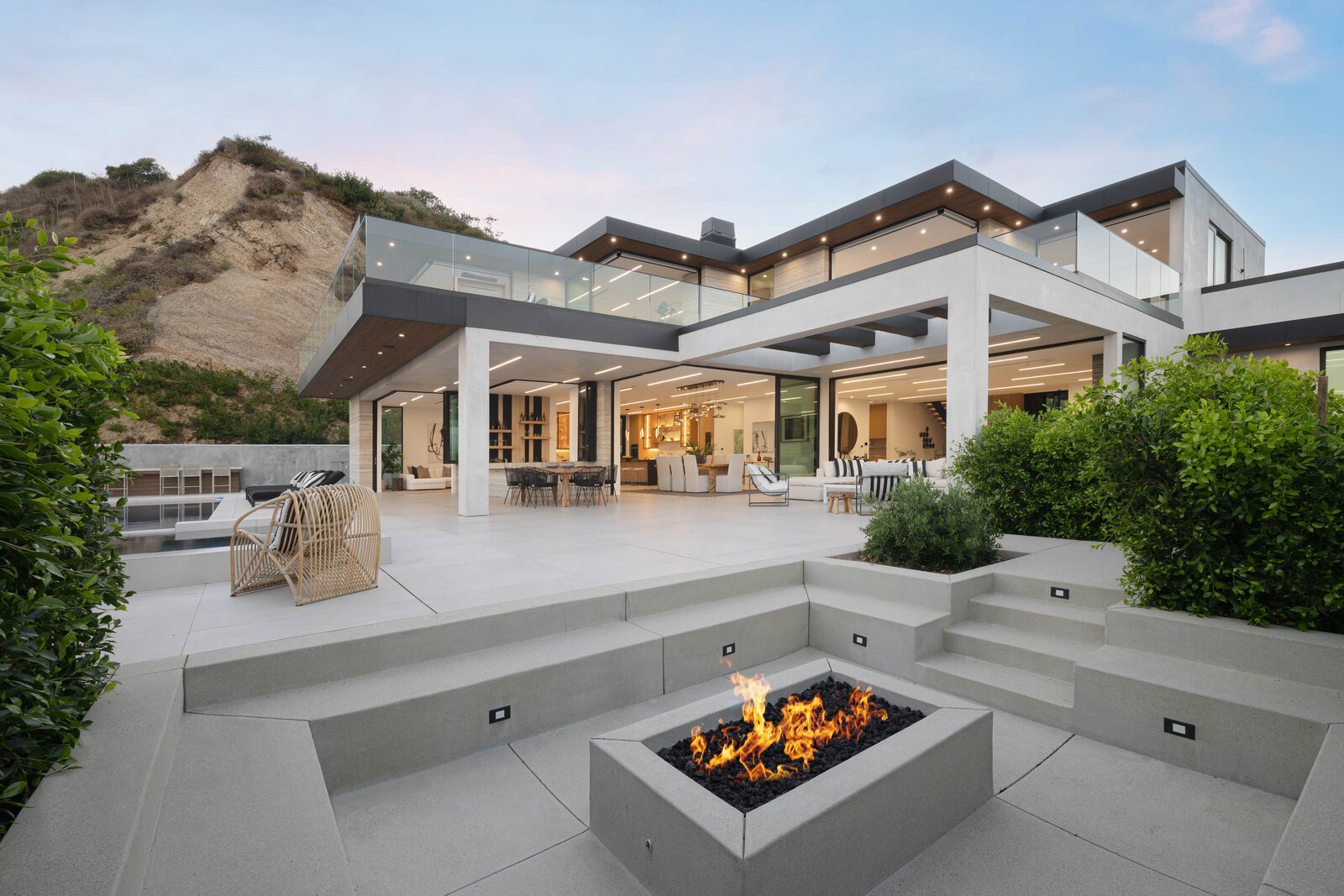 Photo 14 of 15 in Doug Burdge-Designed Contemporary Architectural in ...