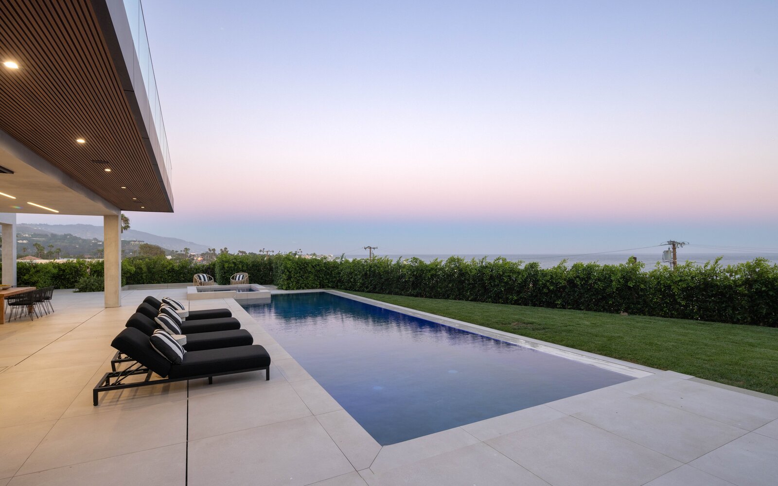 Photo 15 of 15 in Doug Burdge-Designed Contemporary Architectural in ...