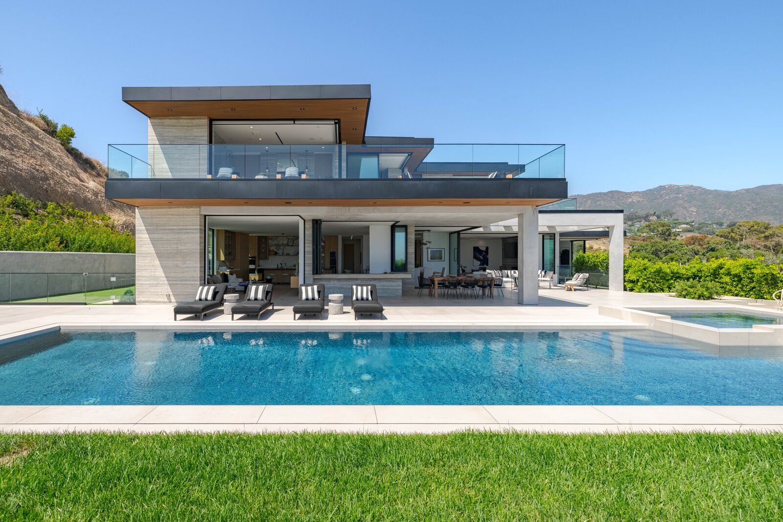 Photo 7 of 15 in Doug Burdge-Designed Contemporary Architectural in ...