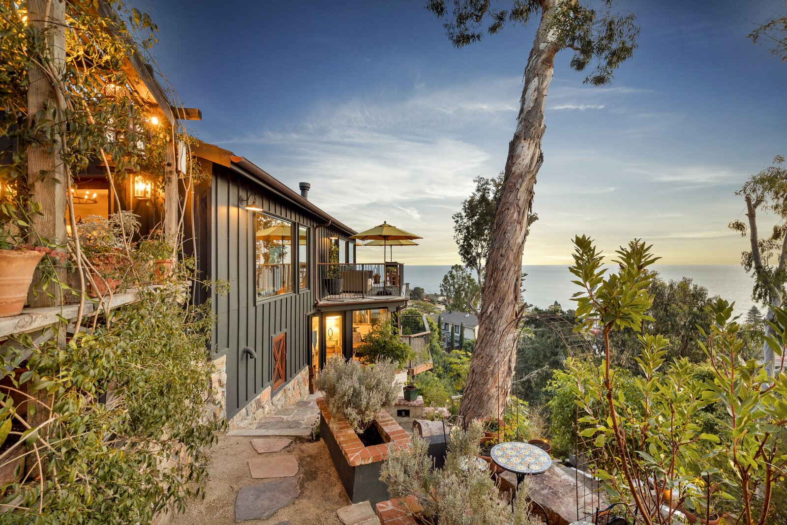 Photo 1 of 9 in Local Laguna Beach Artist's Home on Estate-Sized Parcel ...