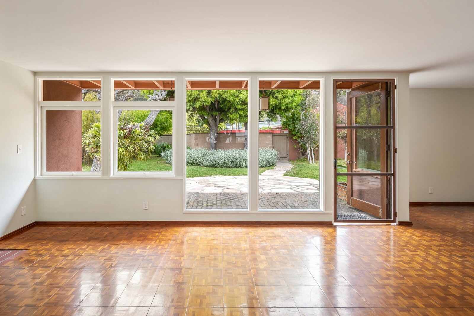 Photo 3 of 6 in Gregory Ain-Designed The Goodman-Pomish Residence, 1948 ...