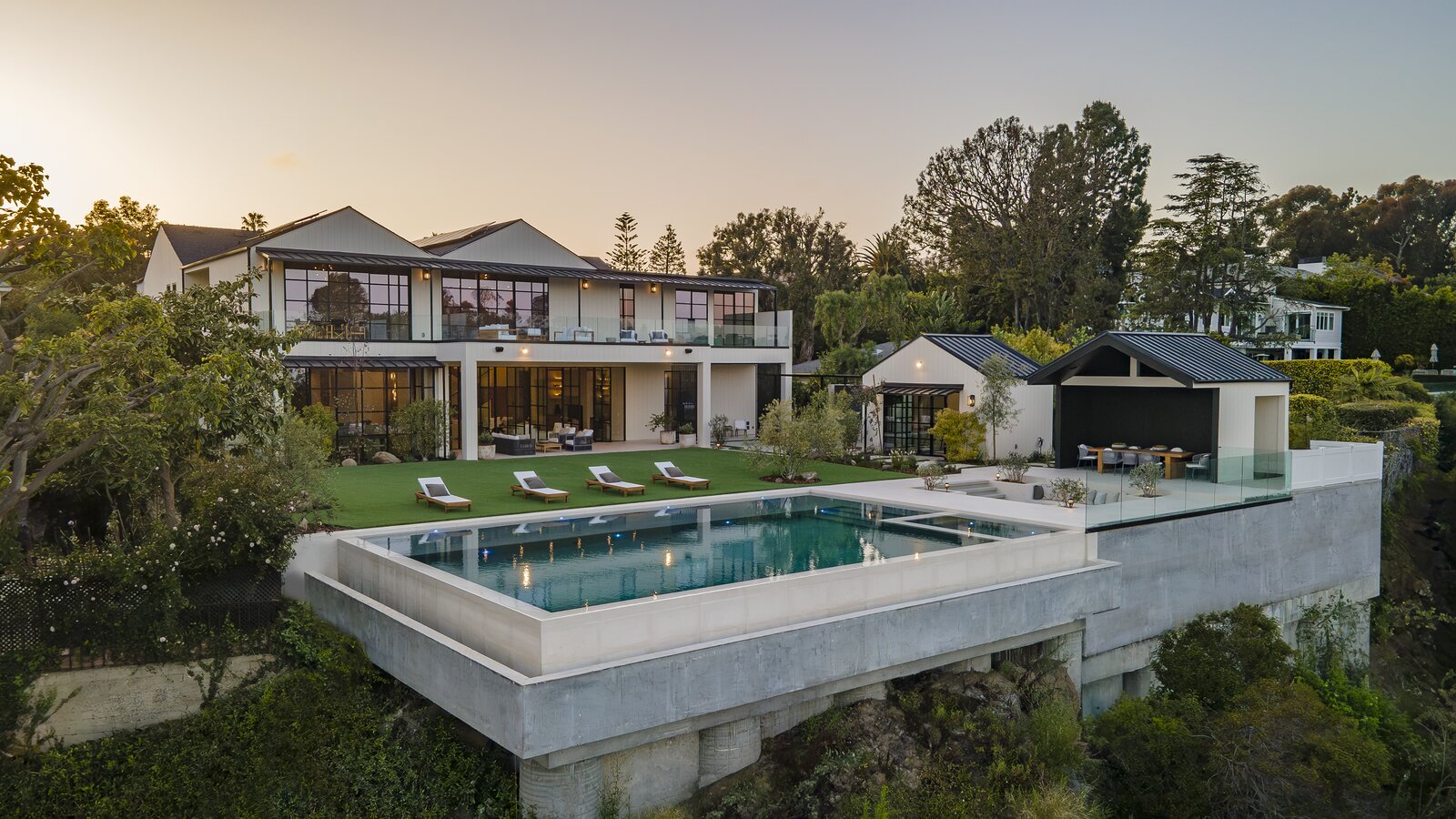 Photo 1 of 10 in New California Modernism-Inspired Compound in Pacific ...