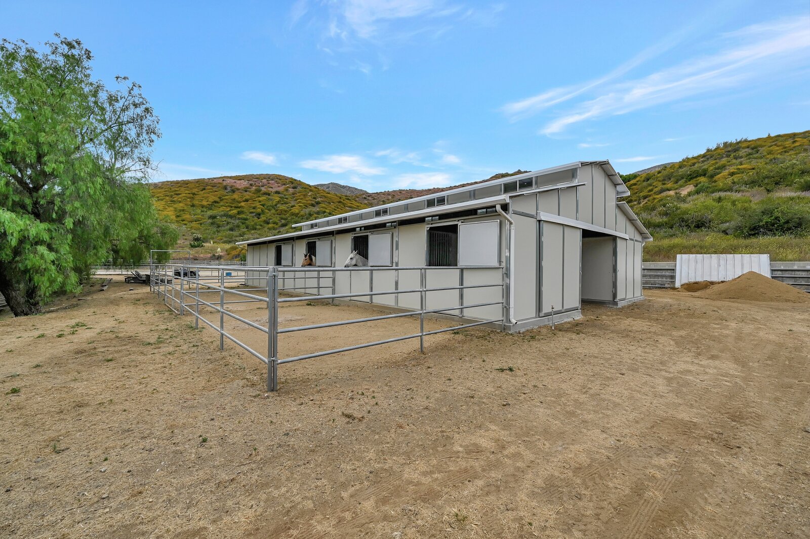 Photo 9 of 10 in Ridgeview Ranch, an Equestrian Dream in Santa Monica ...