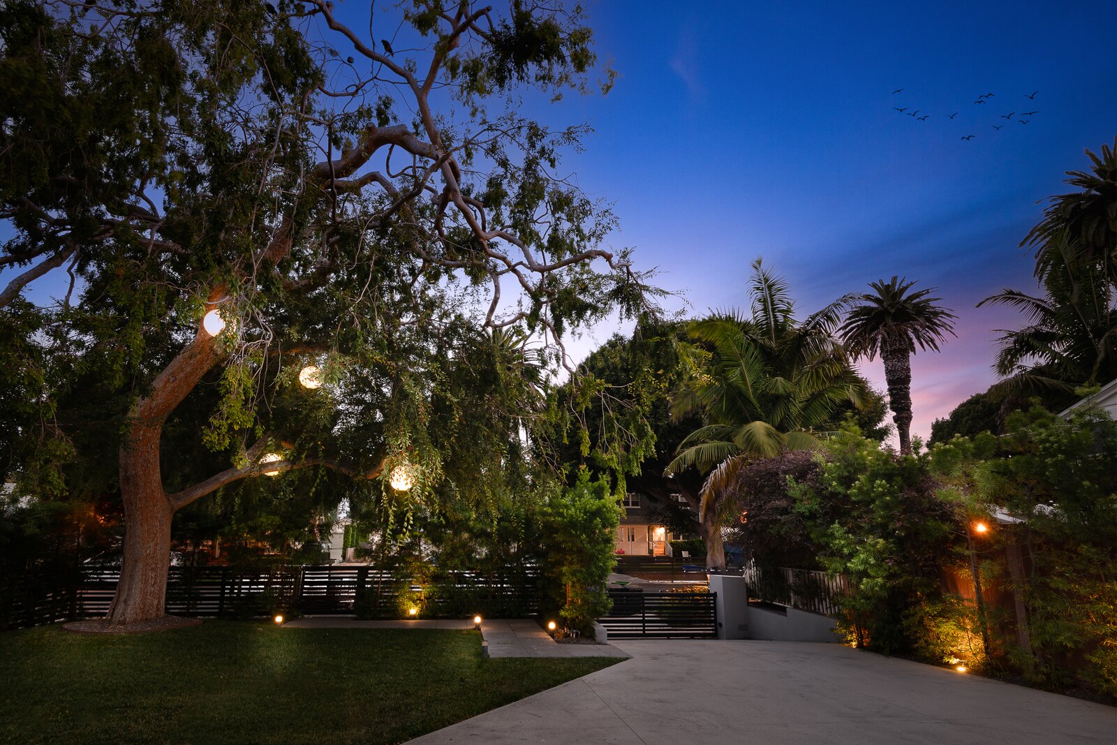 Photo 19 of 75 in Two ResidenceFamily-Style Compound in Culver City ...