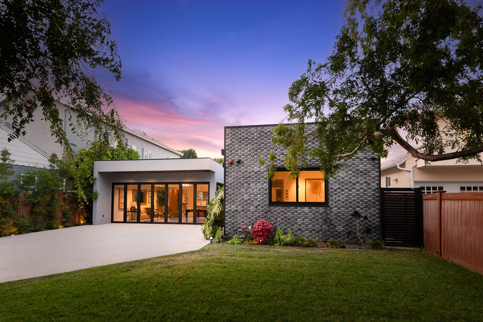 Photo 4 of 13 in Two Residence Family-Style Compound in Culver City ...