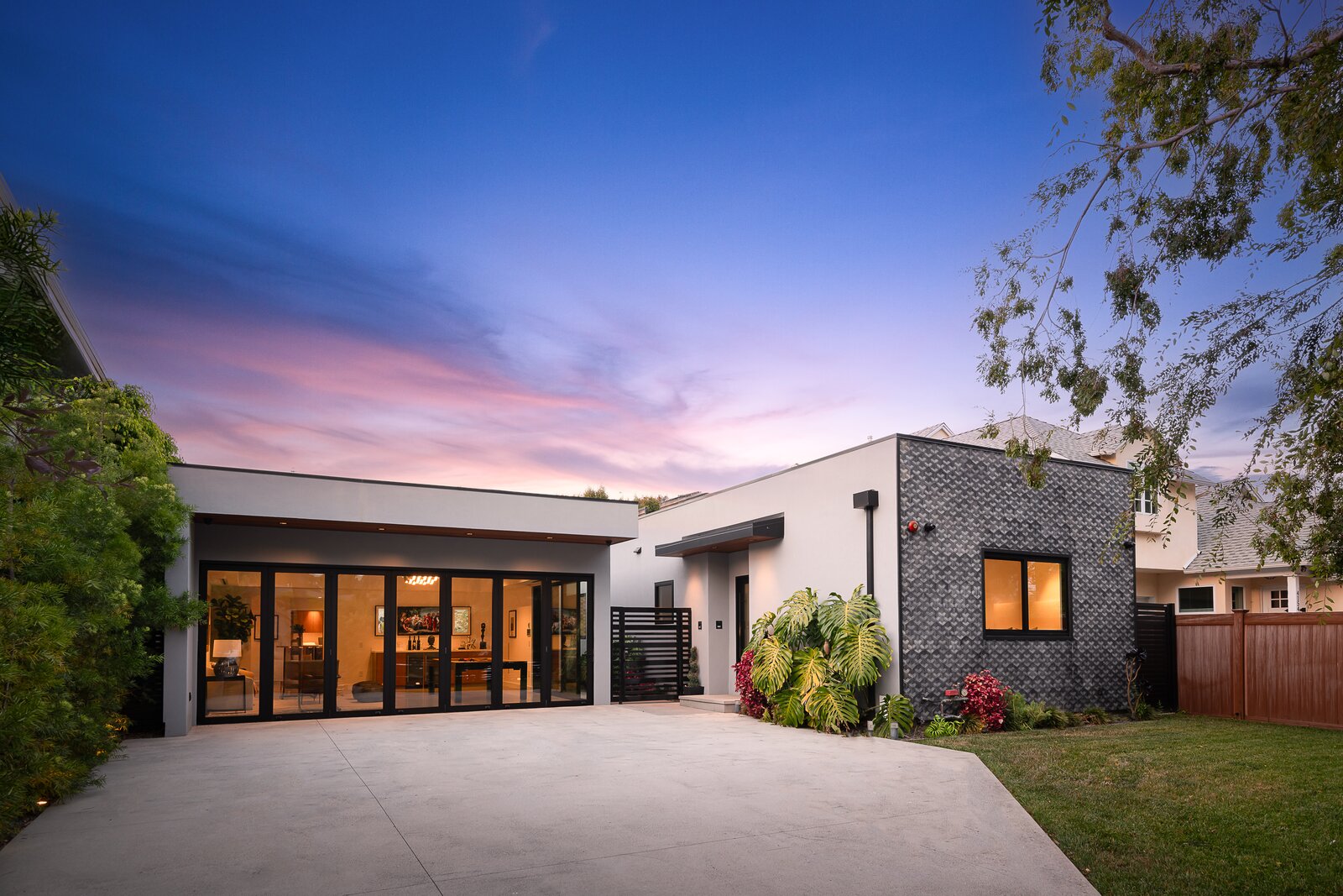 Photo 5 of 13 in Two Residence Family-Style Compound in Culver City ...