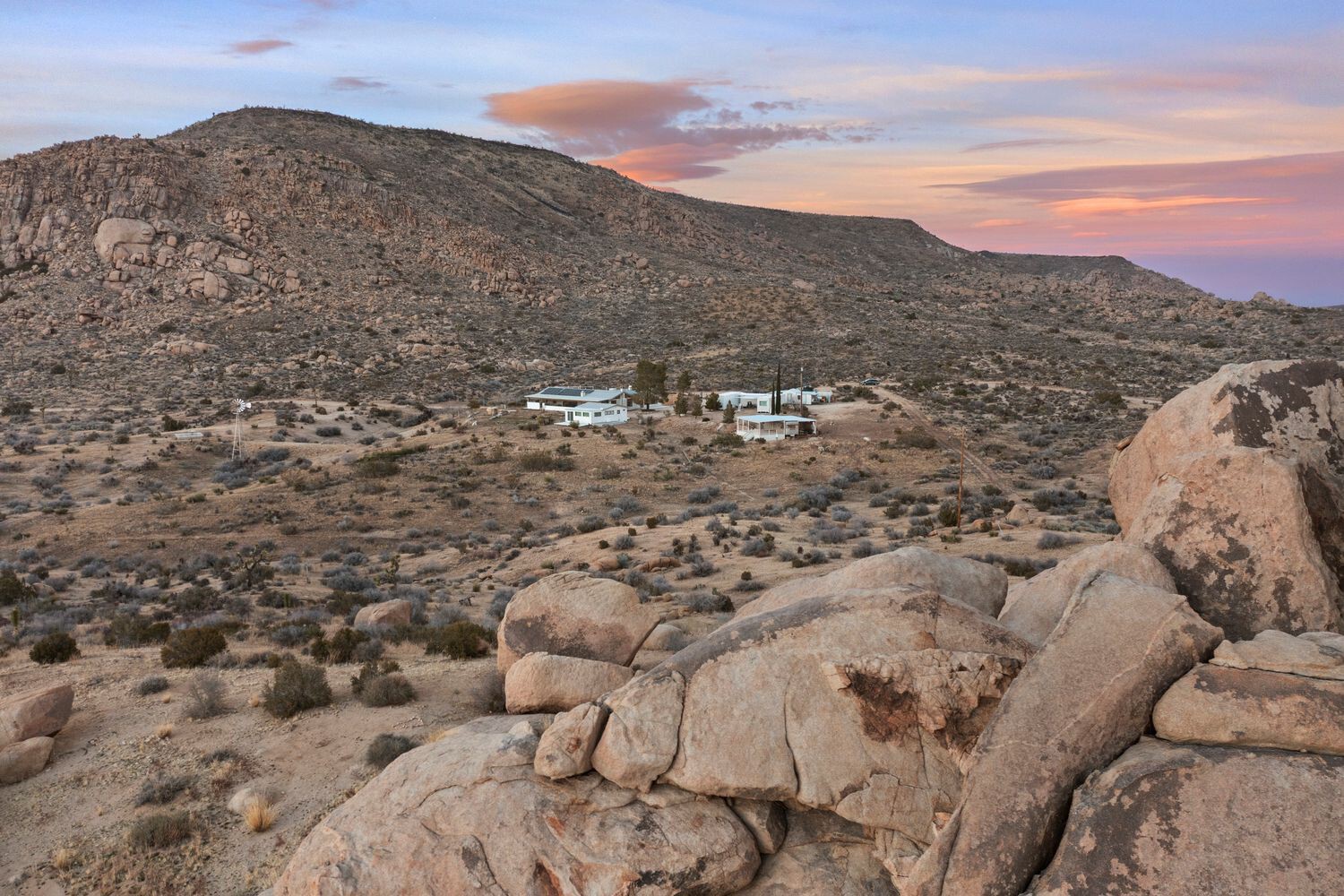 Photo 12 of 13 in Desert Sanctuary: A 13-Acre High Desert Haven Blends ...