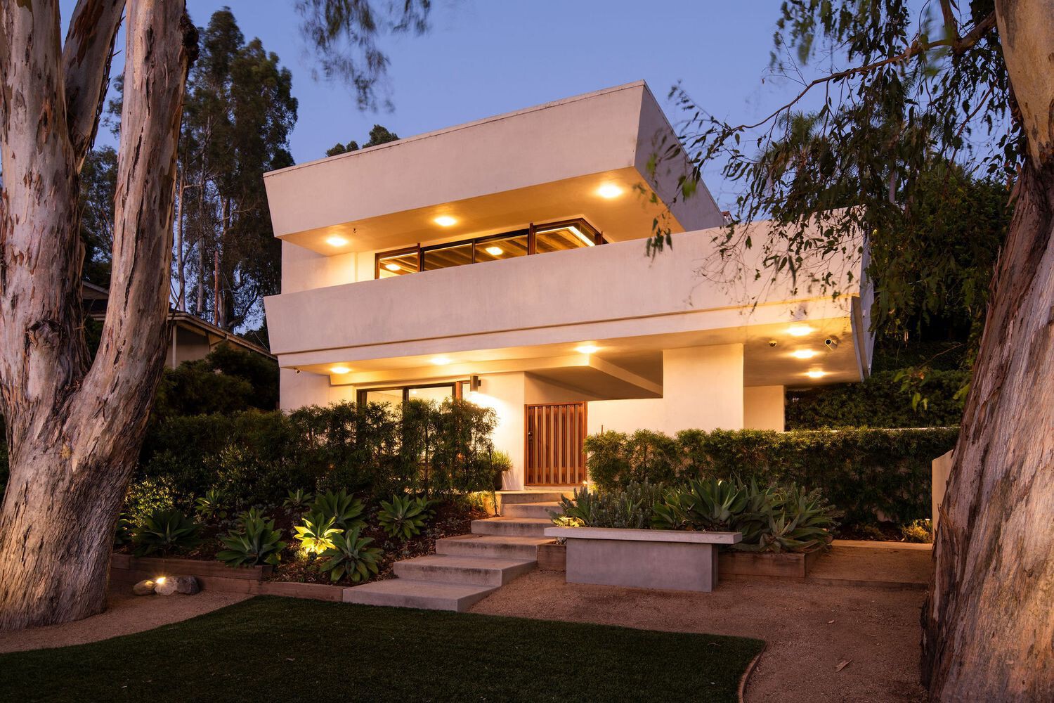 Photo 9 of 10 in The Ross House, Designed by the Grandson of Frank ...