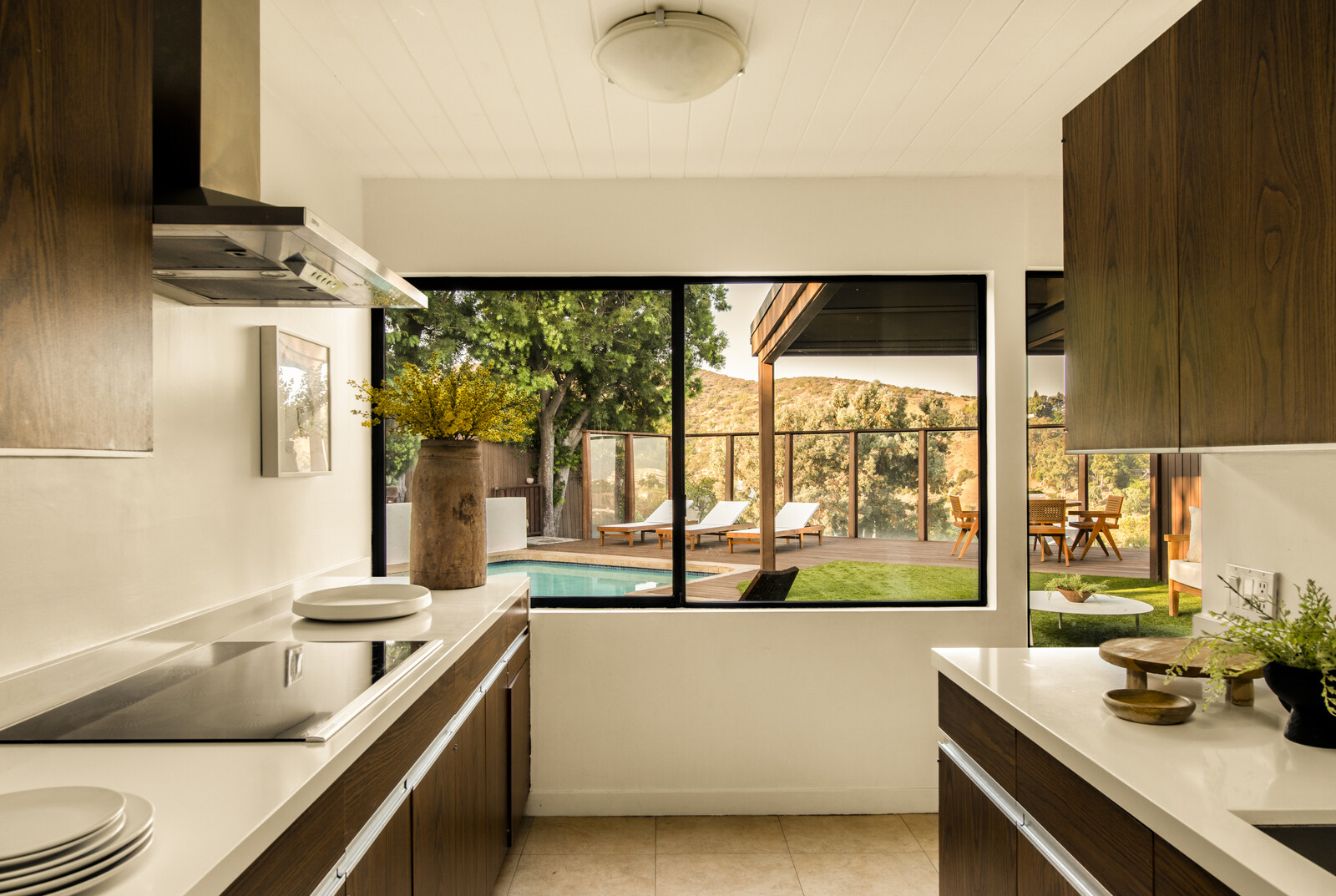 Photo 4 of 7 in Richard Neutra-Designed 1956 Adler House in Crestwood Hills Listed for $2.9M by ...