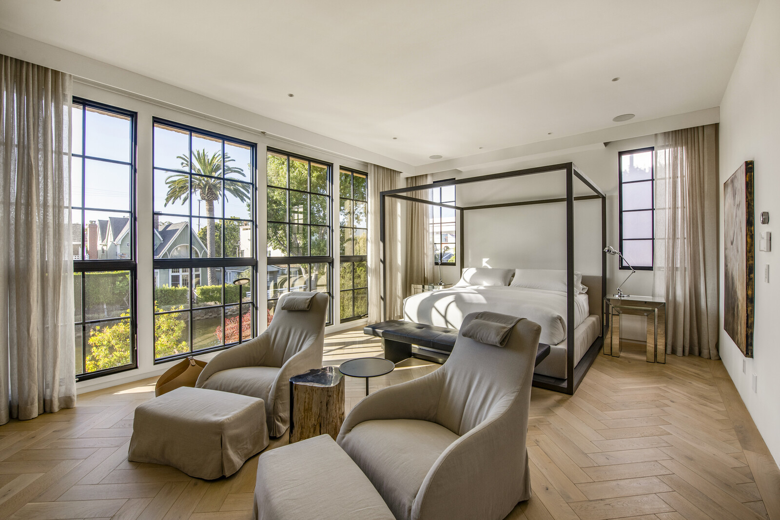 Photo 6 of 11 in Rare Waterfront Luxury Residence on the Venice Beach ...