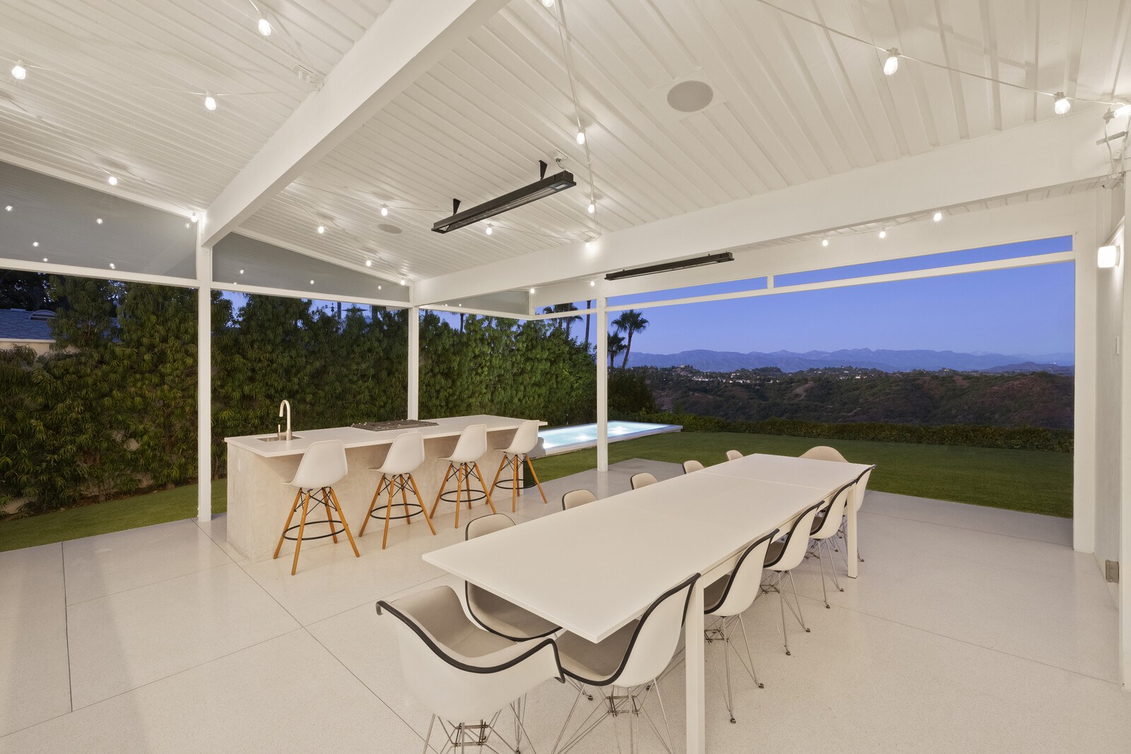 Photo 6 of 17 in Reimagined Midcentury Masterpiece by Renowned ...