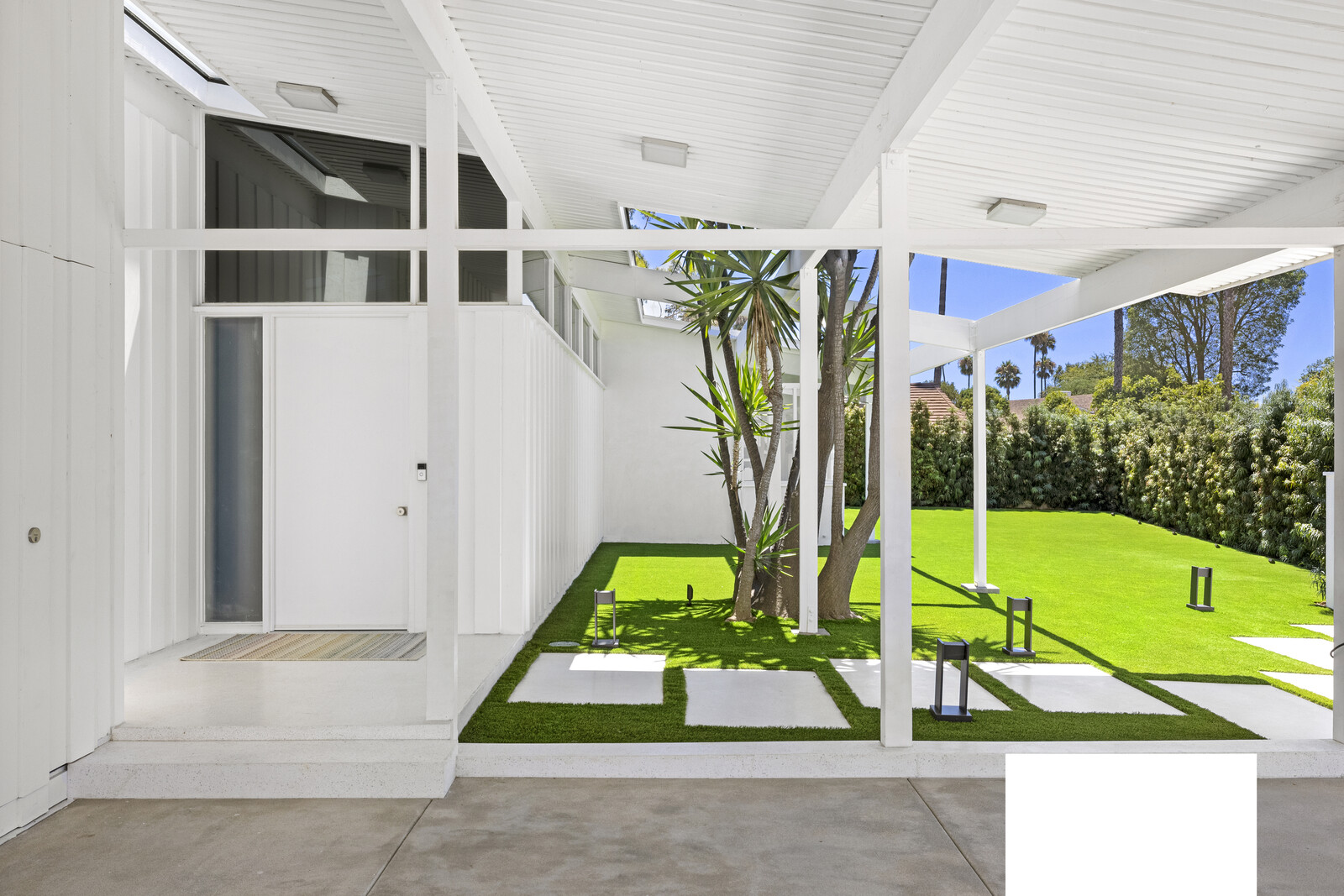 Photo 17 of 17 in Reimagined Midcentury Masterpiece by Renowned ...