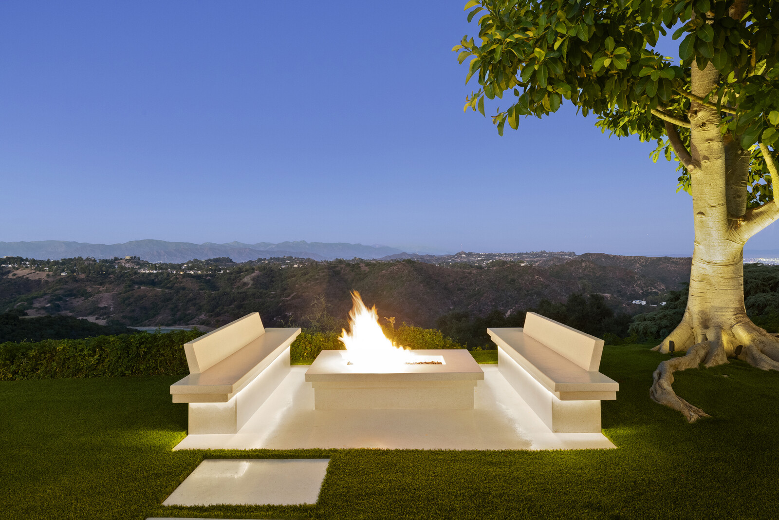 Photo 5 of 17 in Reimagined Midcentury Masterpiece by Renowned ...