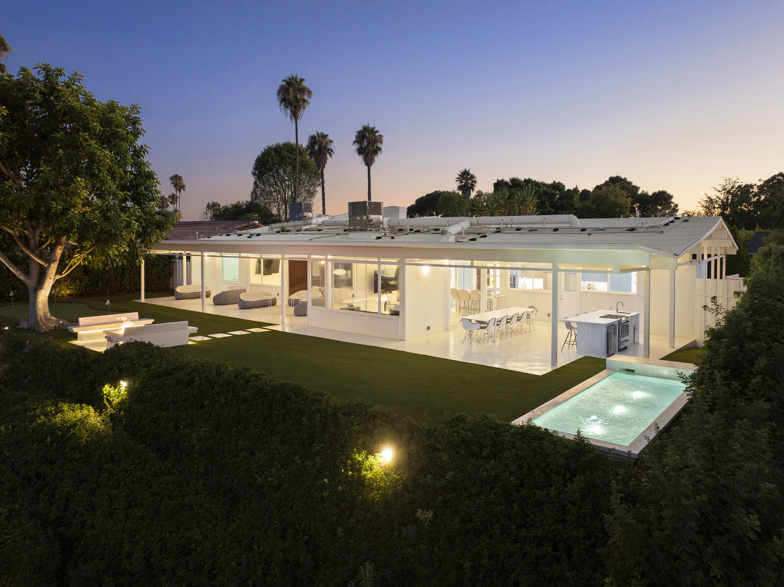 Photo 2 of 17 in Reimagined Midcentury Masterpiece by Renowned ...