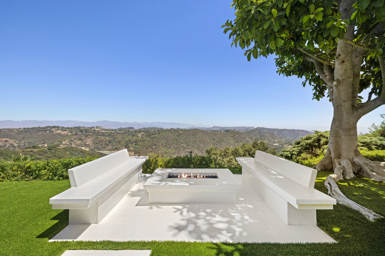 Photo 15 of 17 in Reimagined Midcentury Masterpiece by Renowned ...