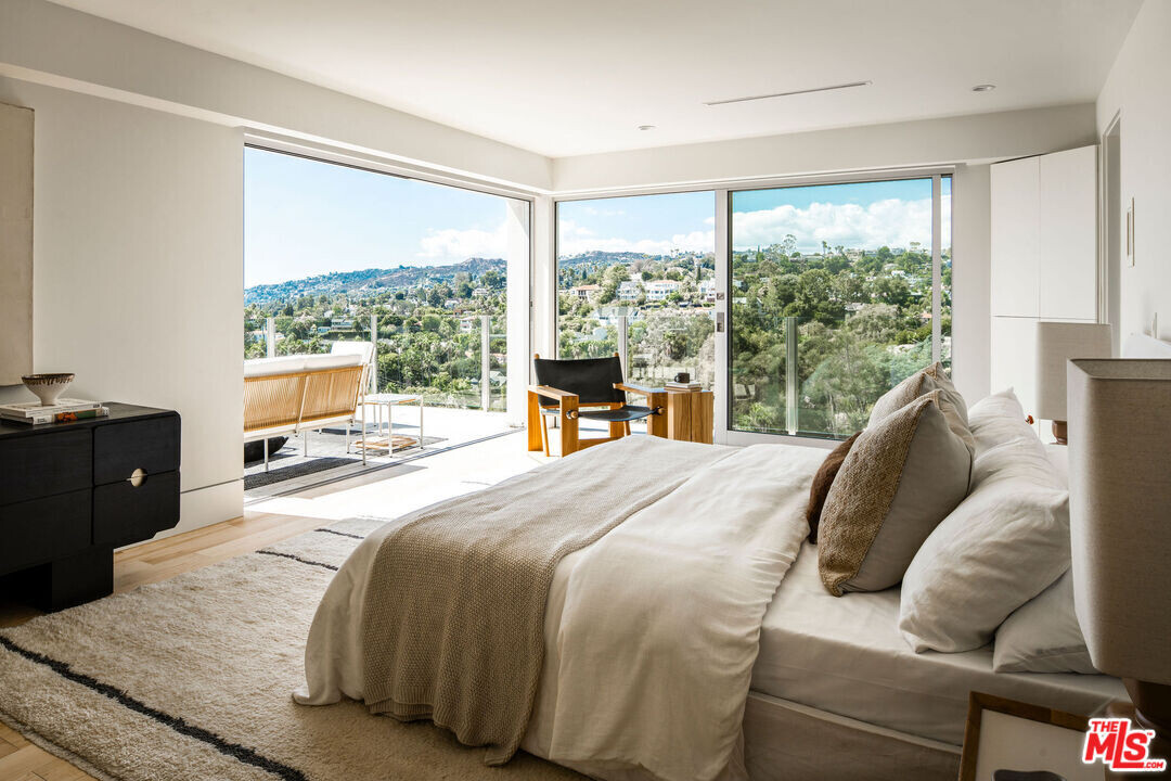 Photo 7 of 10 in Tim Campbell-Designed Contemporary Showpiece Hits the ...