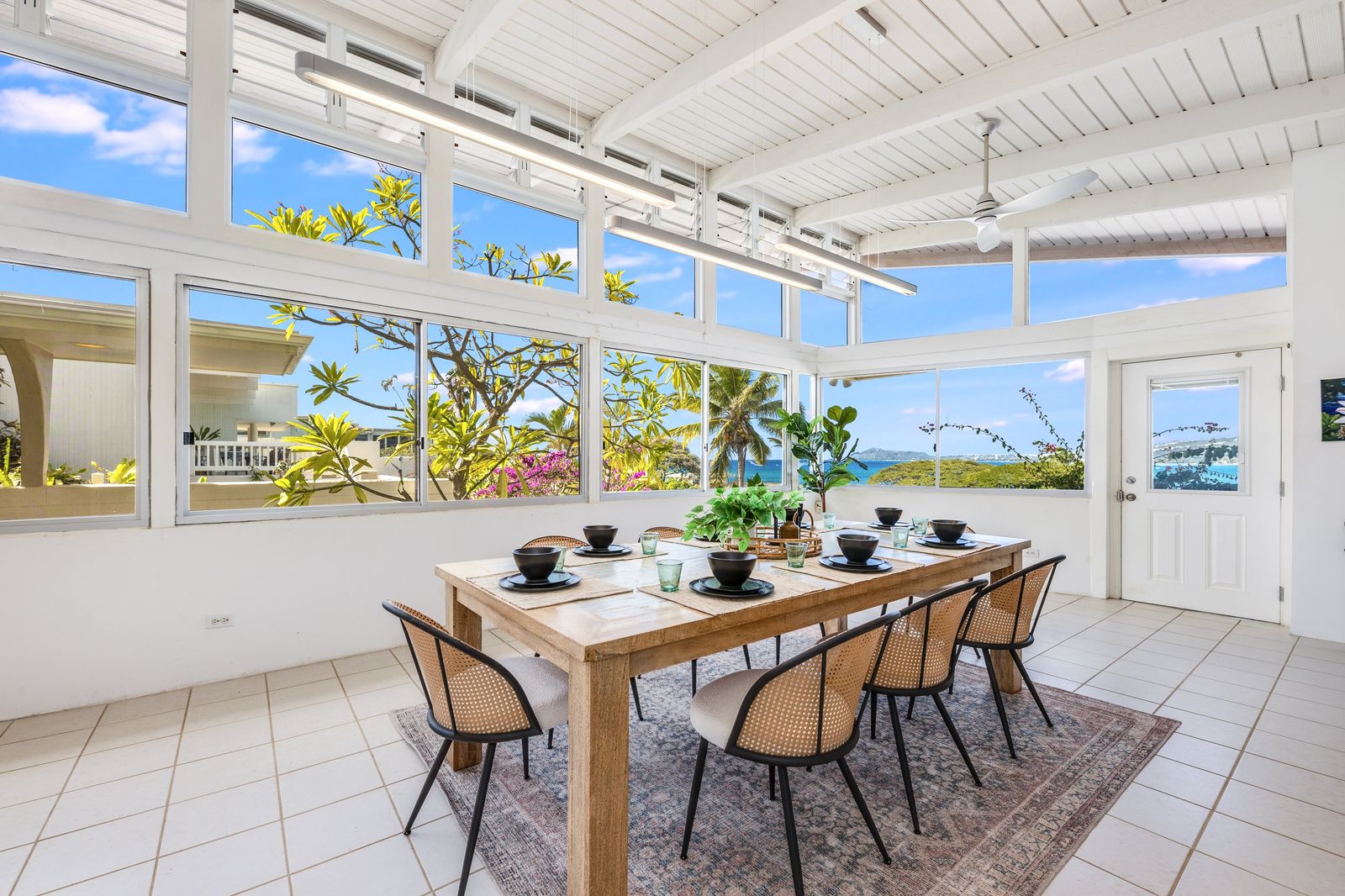 Photo 5 of 13 in Estate in Honolulu’s Exclusive Portlock Neighborhood ...