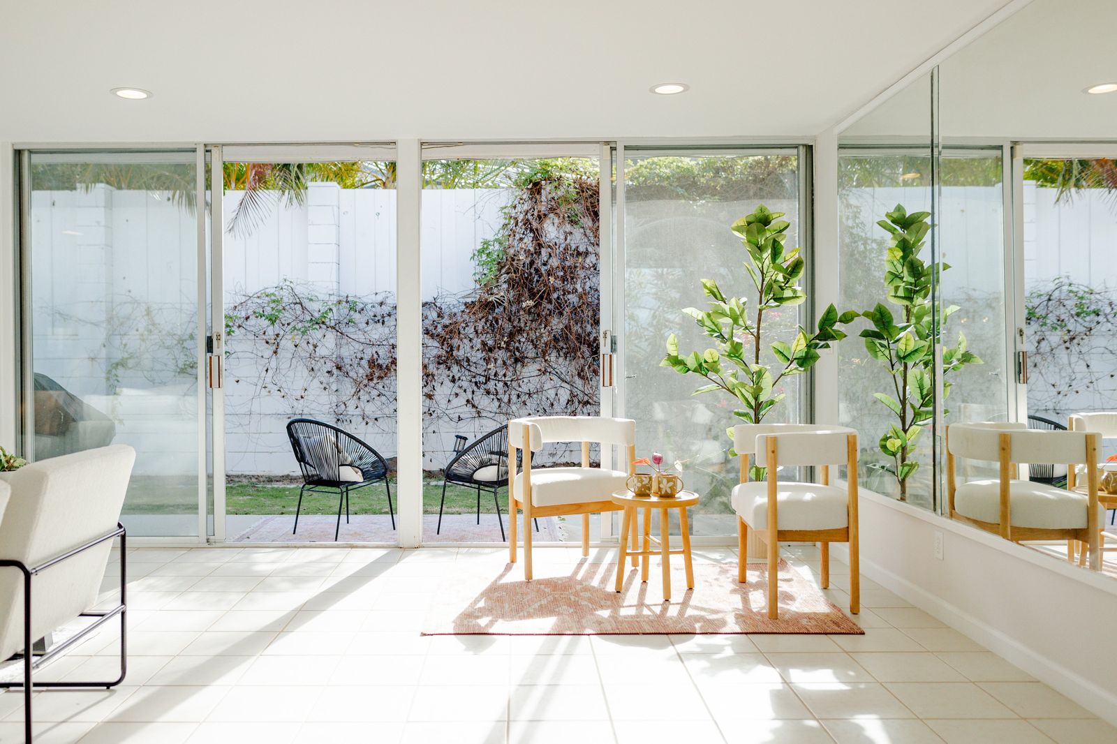 Photo 10 of 13 in Estate in Honolulu’s Exclusive Portlock Neighborhood ...