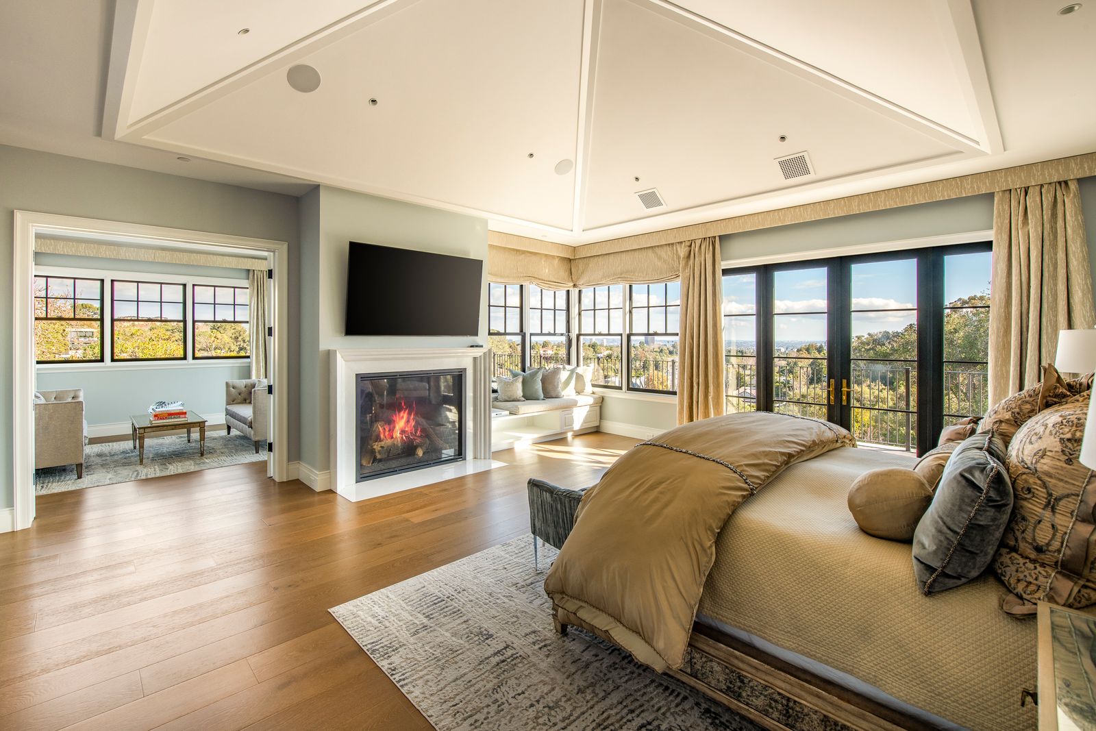 Photo 7 of 10 in Lavish Ken Ungar-Designed Estate in Brentwood Lists ...