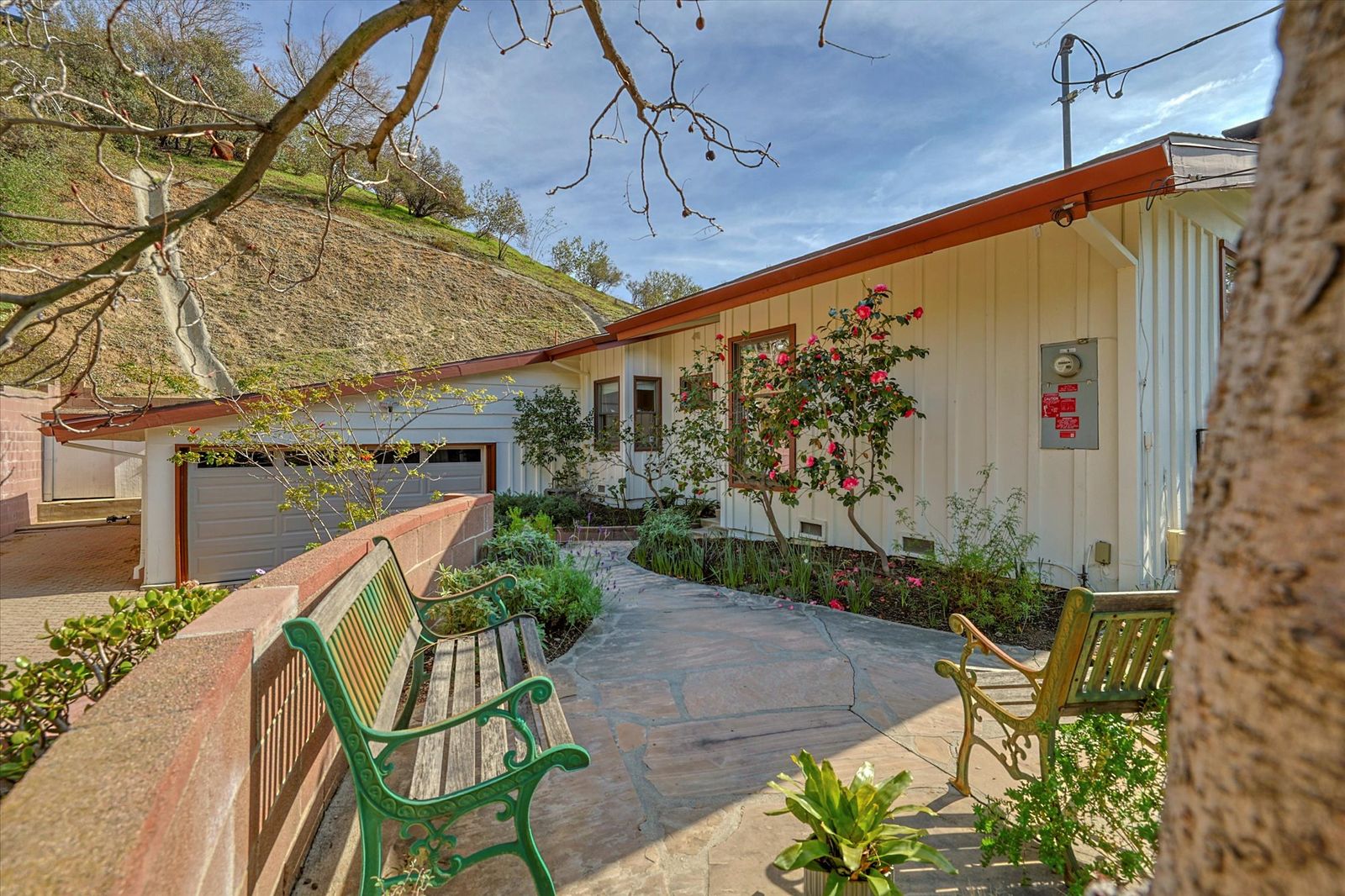 Photo 2 of 7 in Home in “ The Meadows” of Altadena Lists for $1.3M by ...