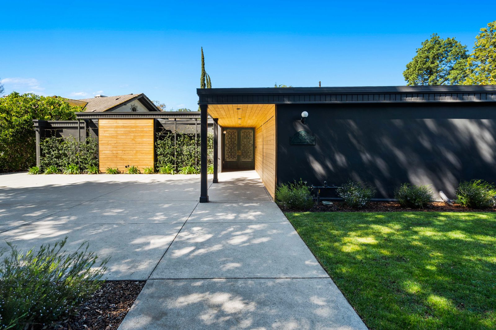 Photo 1 of 15 in The Cracker Jack House, A Mid-Century Modern Gem in ...
