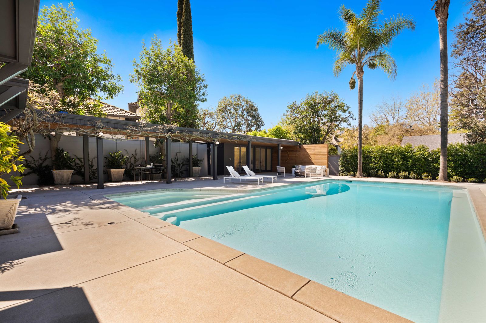 Photo 14 of 15 in The Cracker Jack House, A Mid-Century Modern Gem in ...