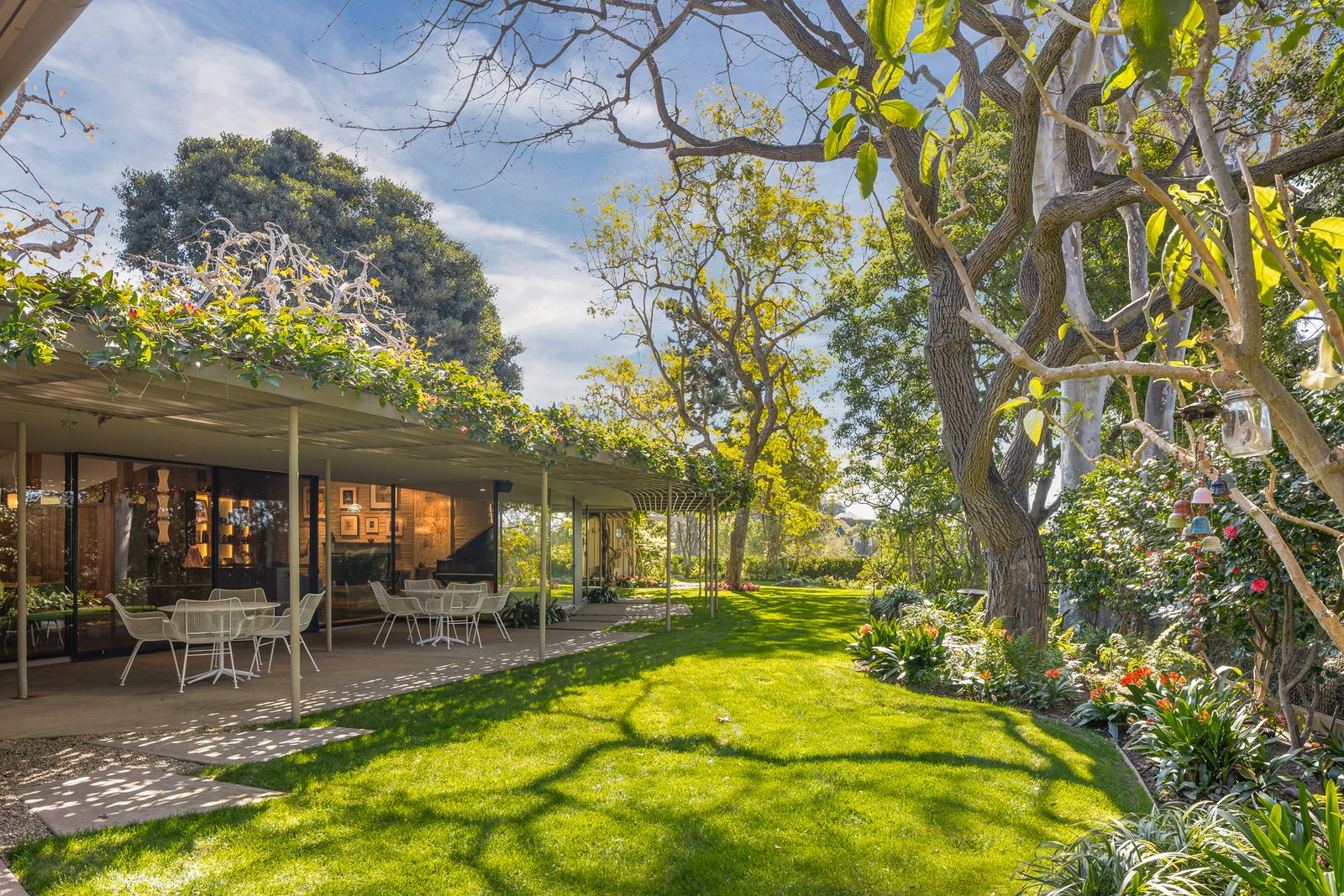 Photo 3 of 11 in Cliff May-Style Ranch in Brentwood’s Mandeville Canyon ...