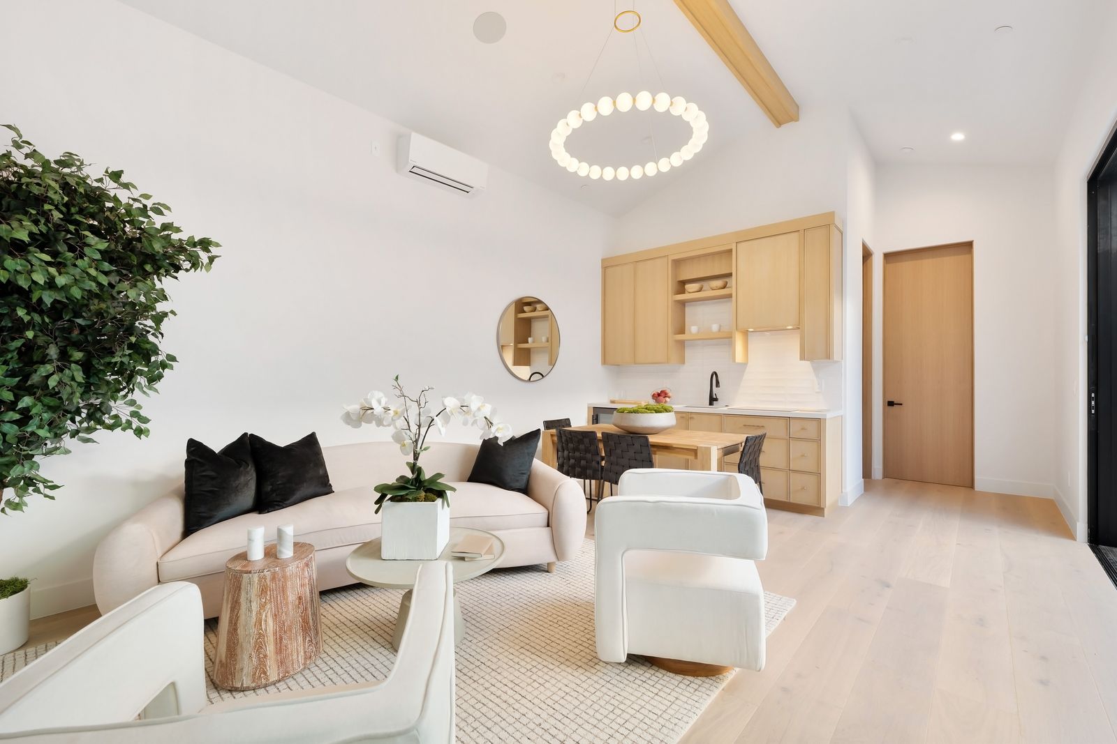 Photo 3 of 10 in Stunning Newly Constructed Residence in Studio City ...